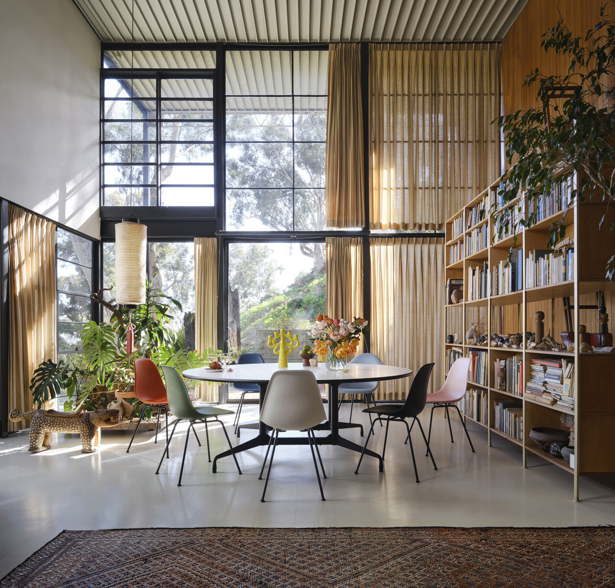 Designwerkstatt Dresden: Eames Plastic Chairs RE von Vitra